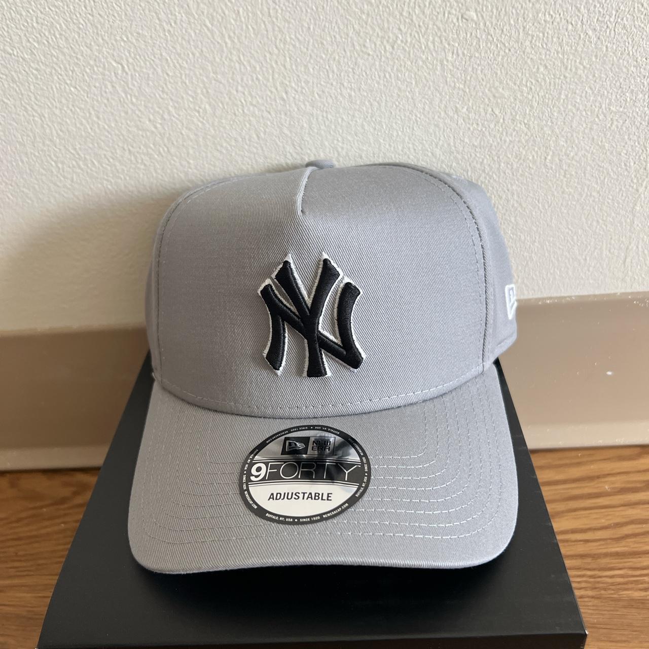 Grey Yankees hat - Depop
