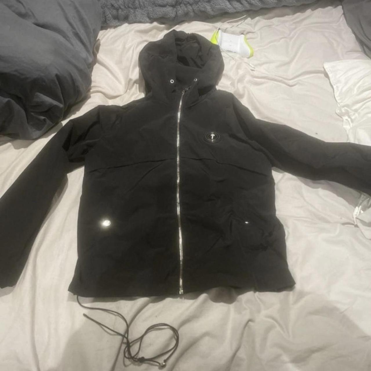 Trapstar windbreaker with broke brawstring - Depop