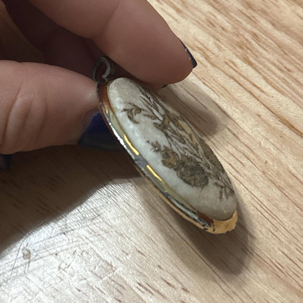 vintage Avon zodiac pendant, Libra design ♎️ 2in... - Depop