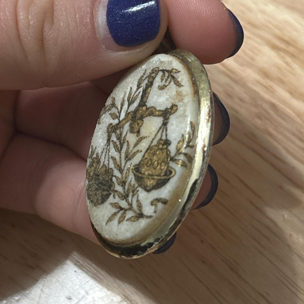 vintage Avon zodiac pendant, Libra design ♎️ 2in... - Depop