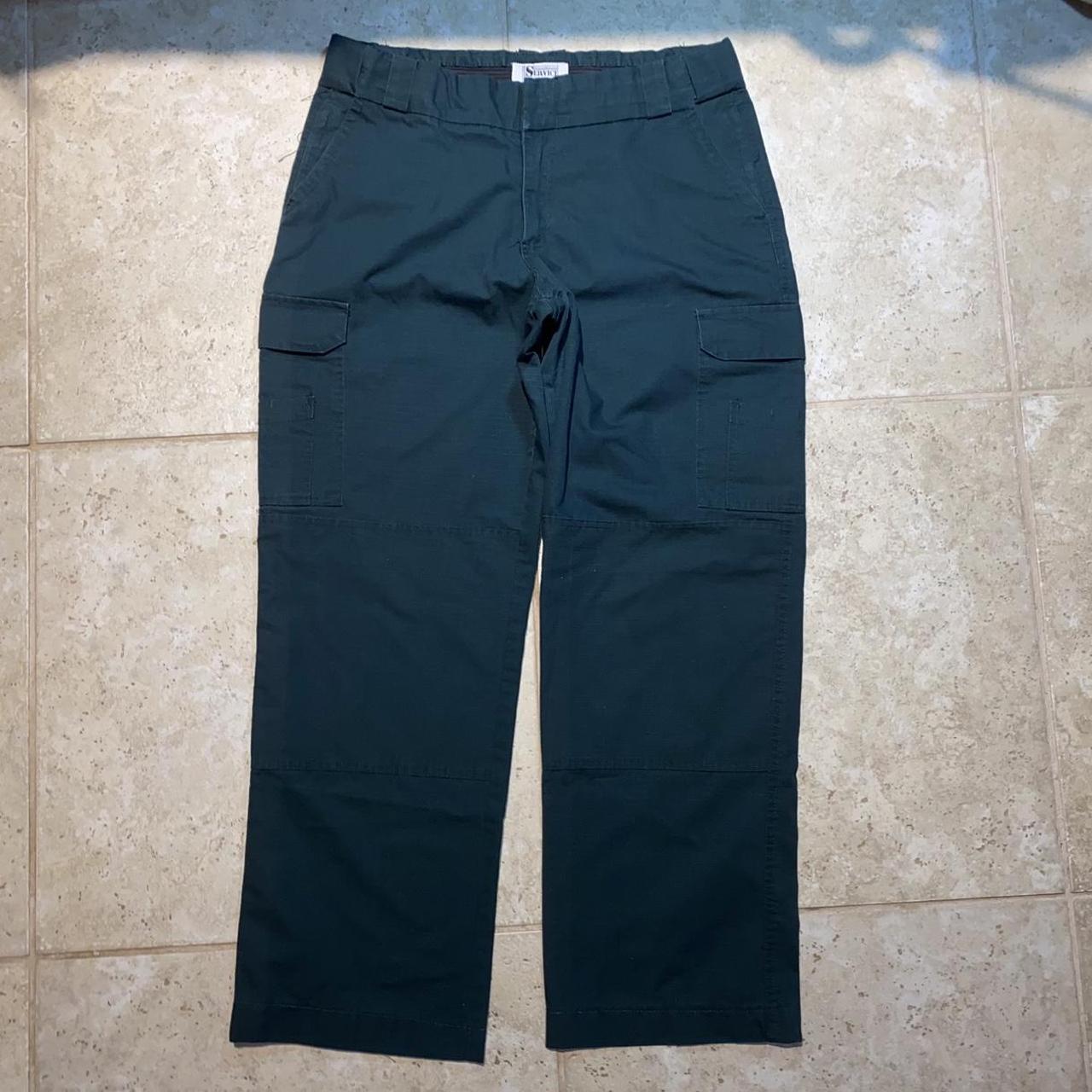 Dark Green Baggy Cargo Pants No flaws size 35x31... | Depop