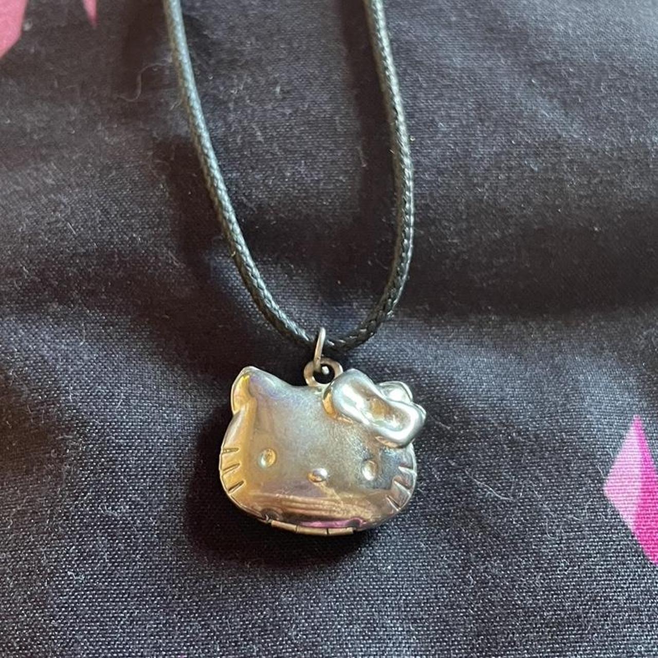 hello kitty locket chain - Depop