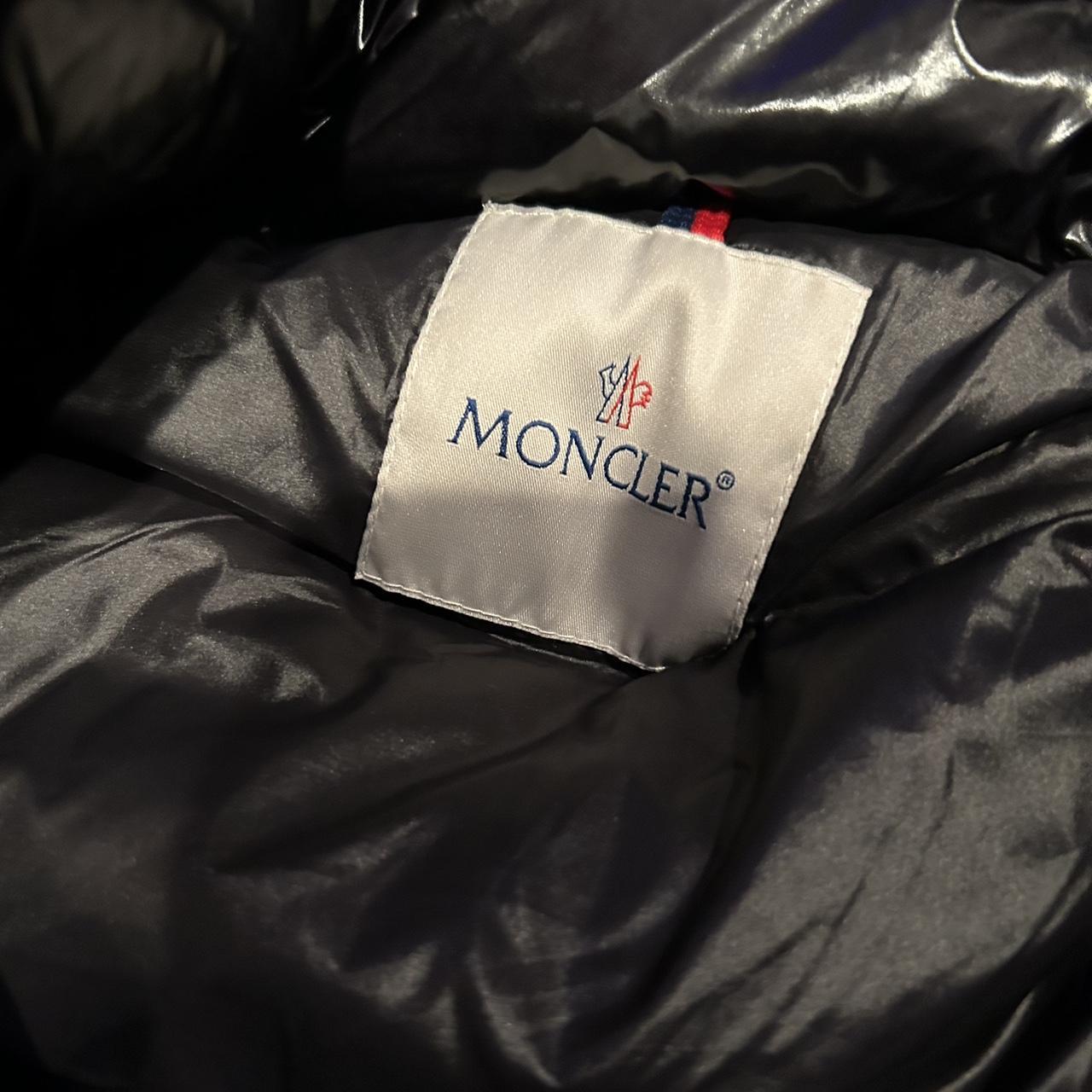 Moncler coat slightly used in great quality - Depop