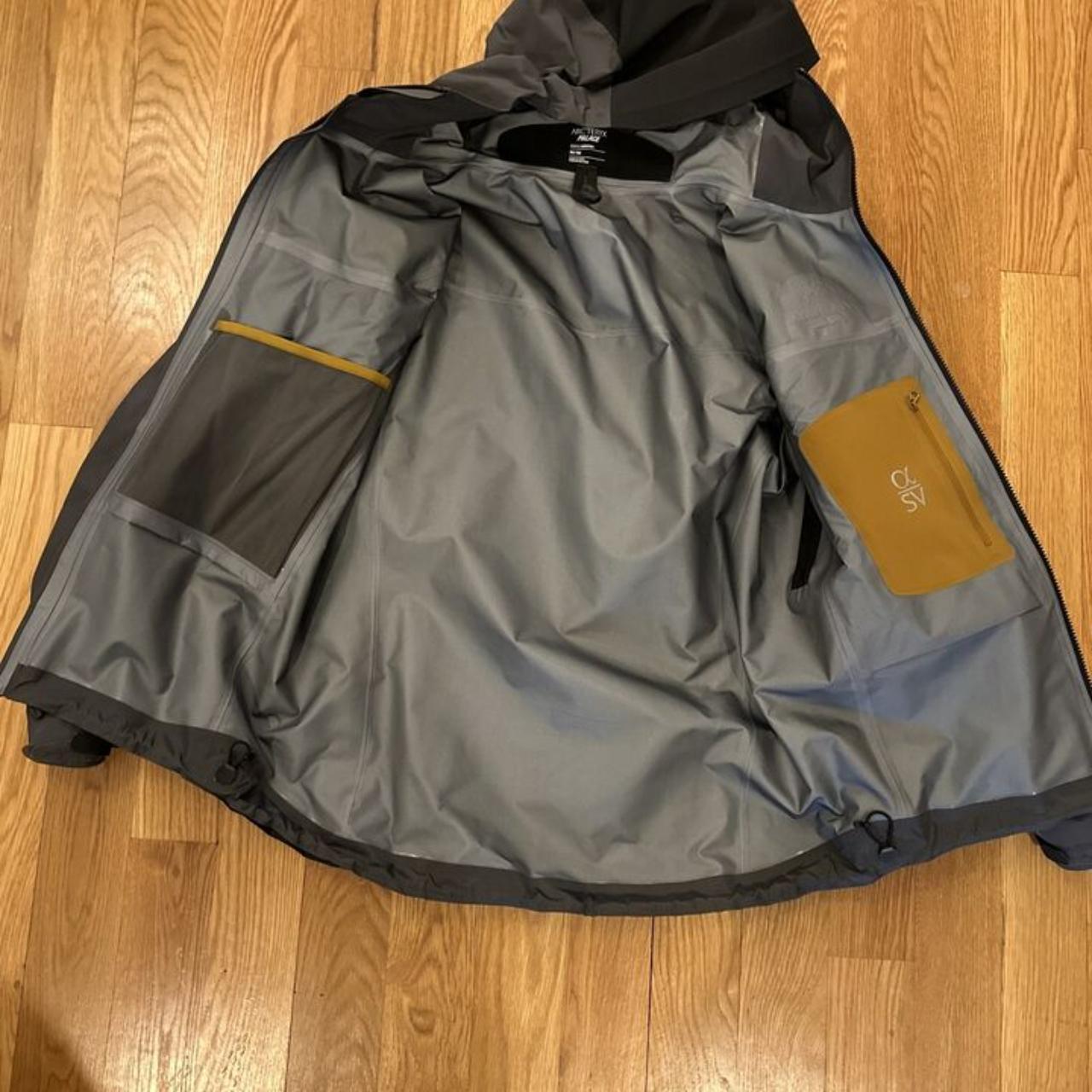 Palace Arcteryx Alpha SV Fw20 Size Medium - Depop