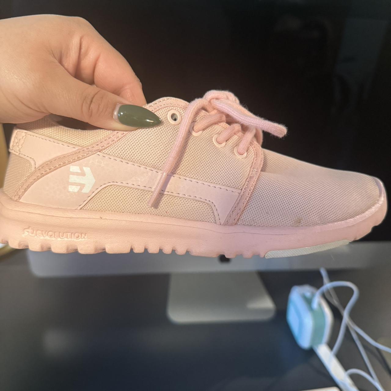 Pink Etnies W7 - Depop