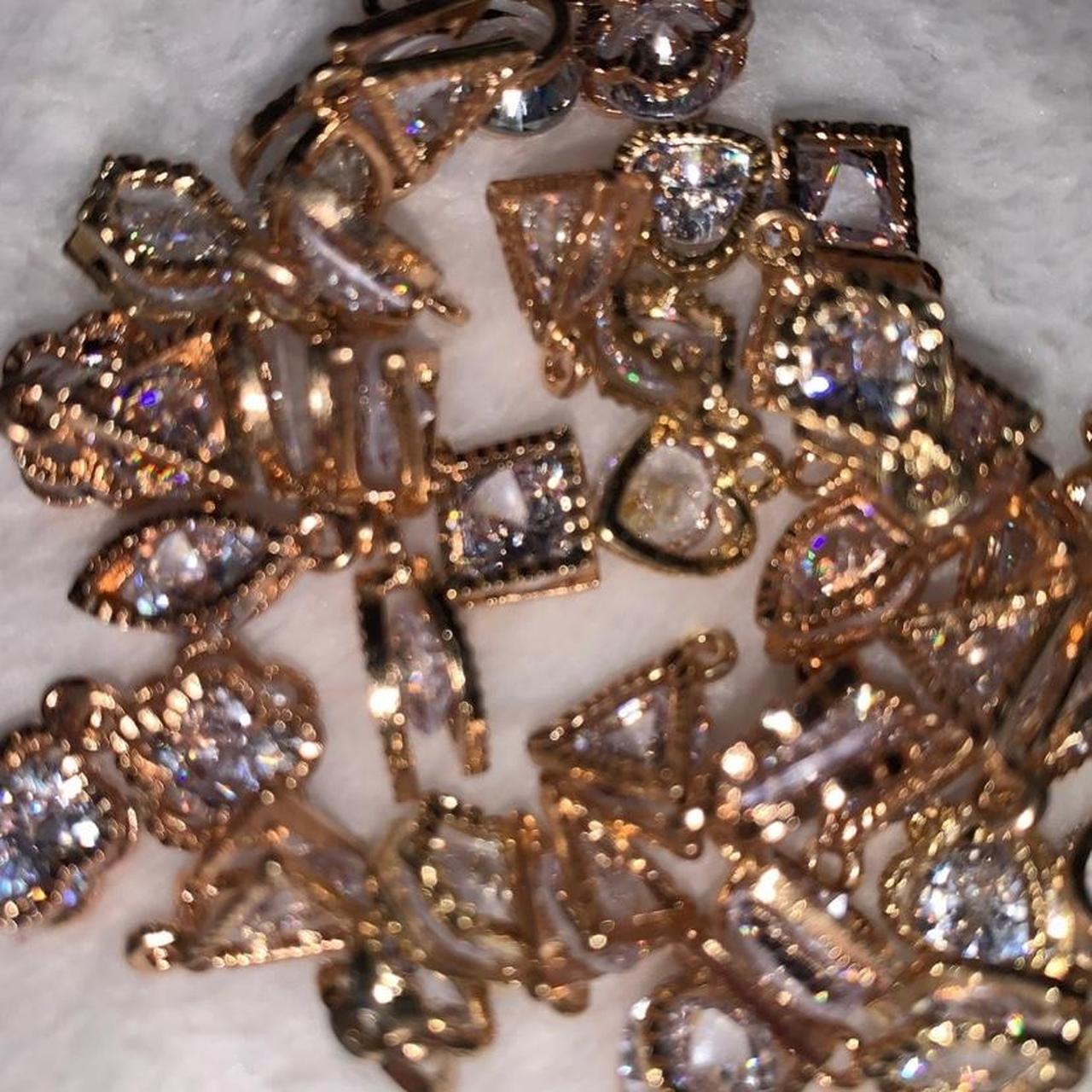 good charms lot- great for jewelry making - Depop