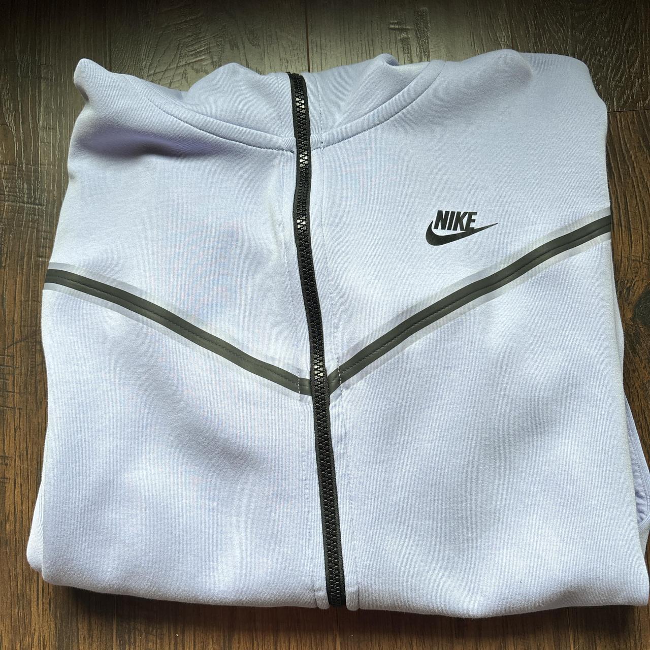 Magenta Nike tech - Depop