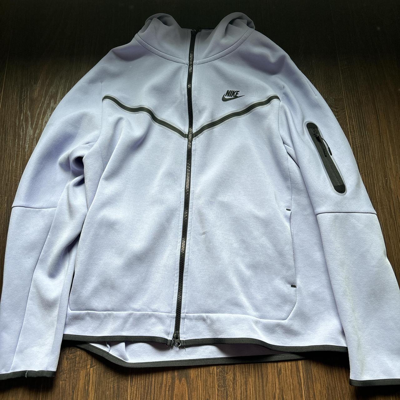 Magenta Nike tech - Depop