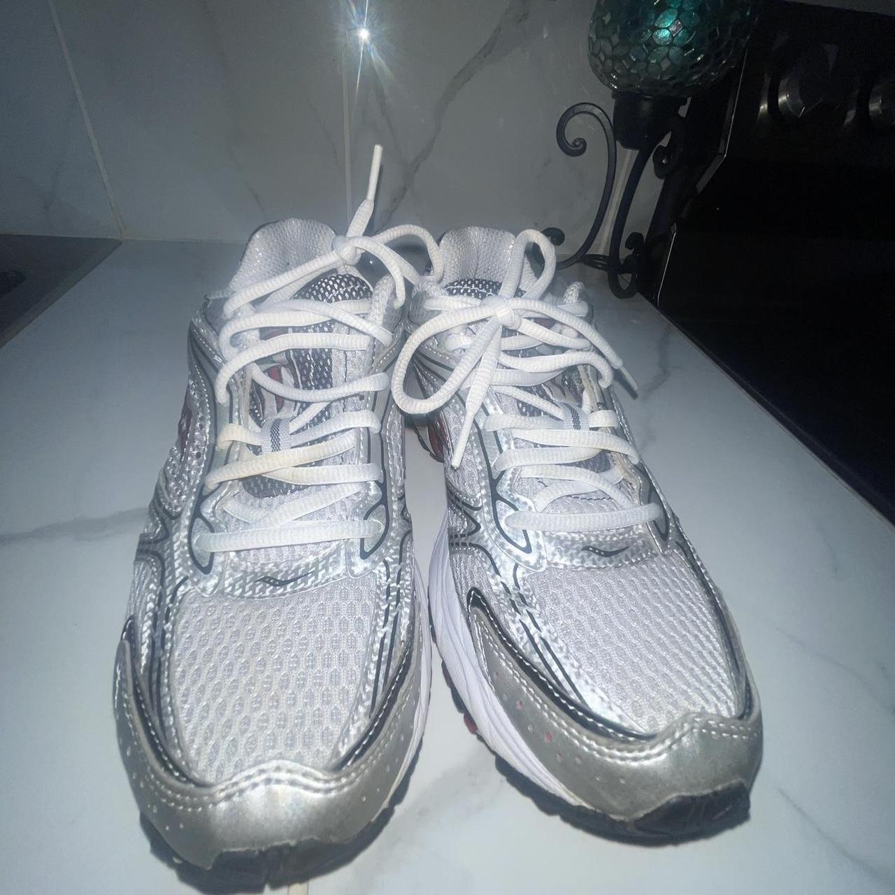 Saucony Oasis Athletic Running Shoes Womens 9 M... | Depop