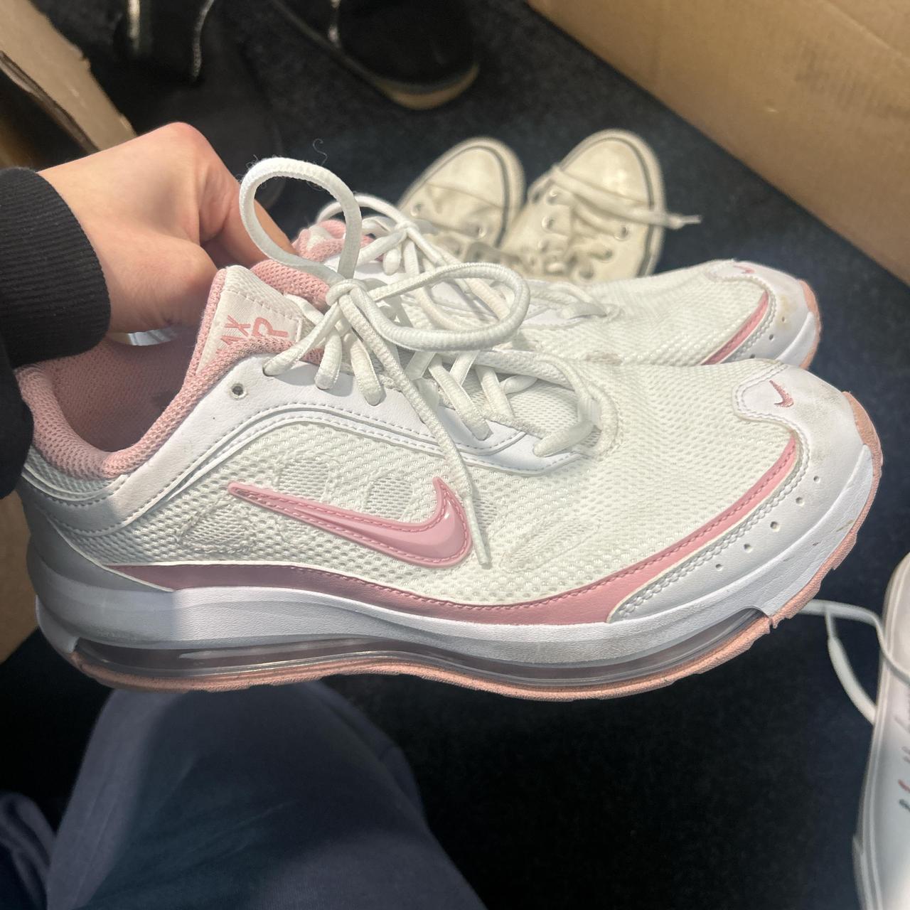 Nikes Work a couple times Size us 9 - Depop