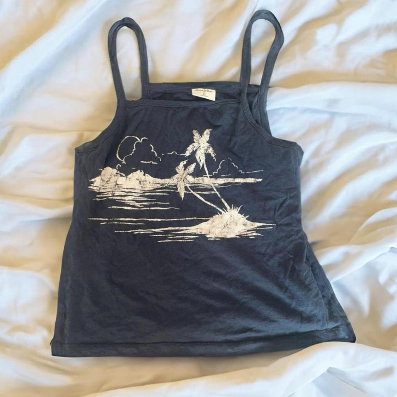 aesthetic summer tank with beach print 🌊👙☀️ TELL ME... - Depop