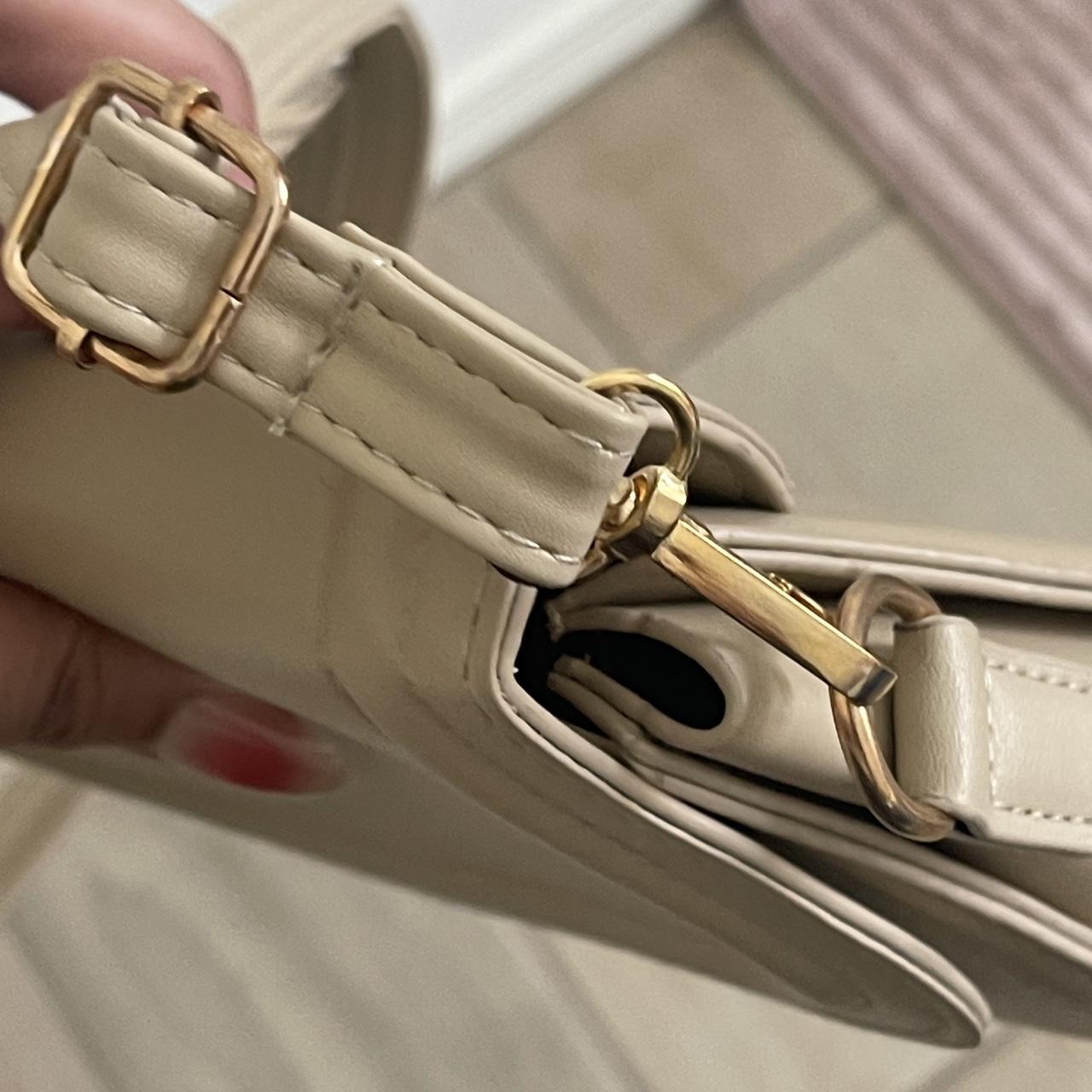 Small beige bag shoulder/crossbody no brand - Depop