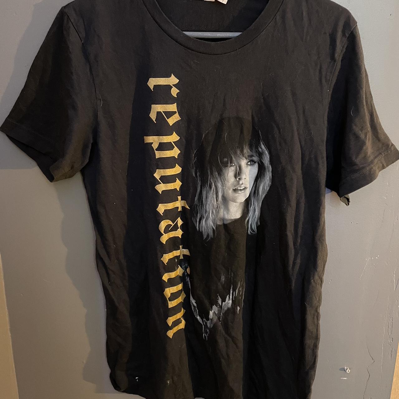 Taylor Swift reputation stadium tour tee size s/m - Depop