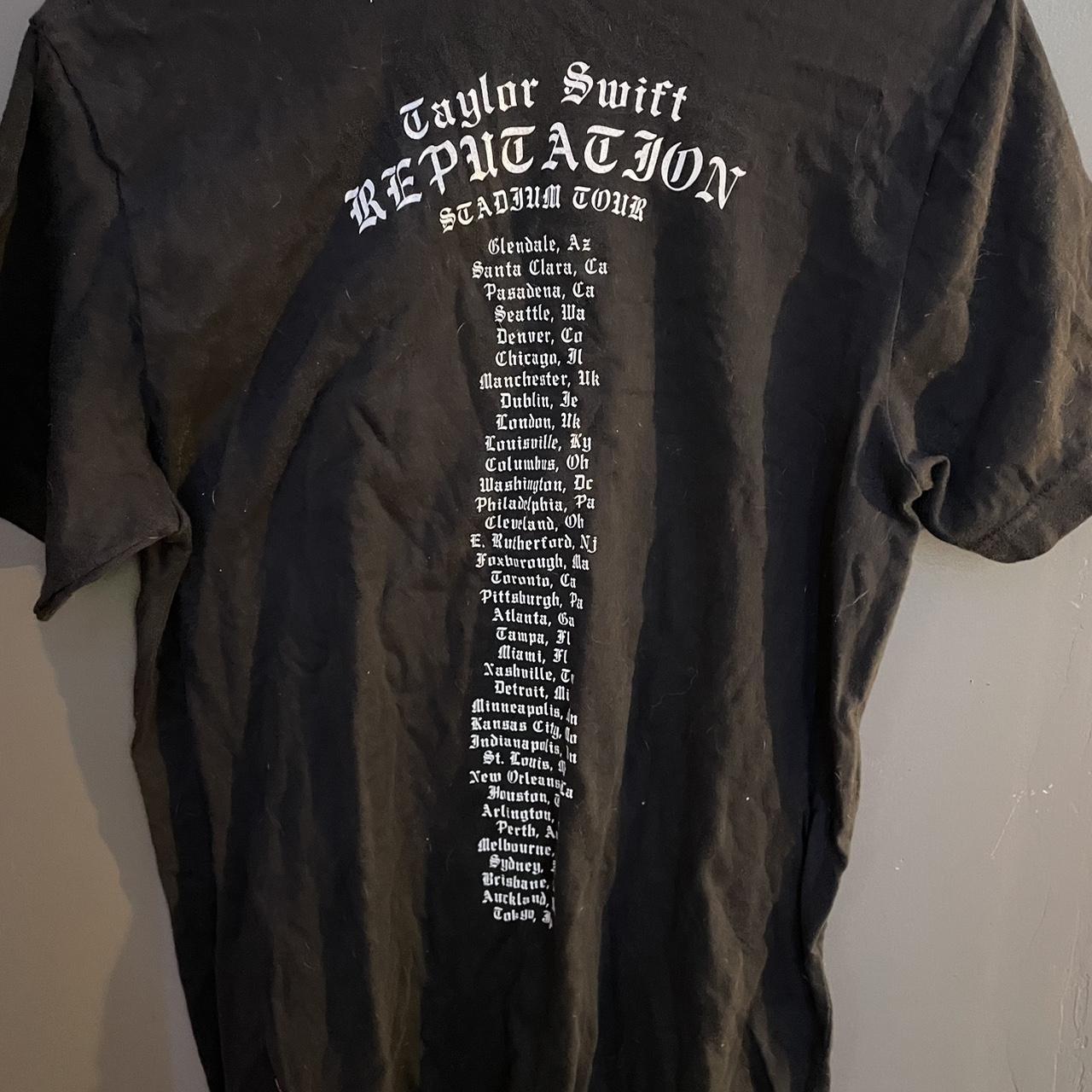 Taylor Swift reputation stadium tour tee size s/m - Depop