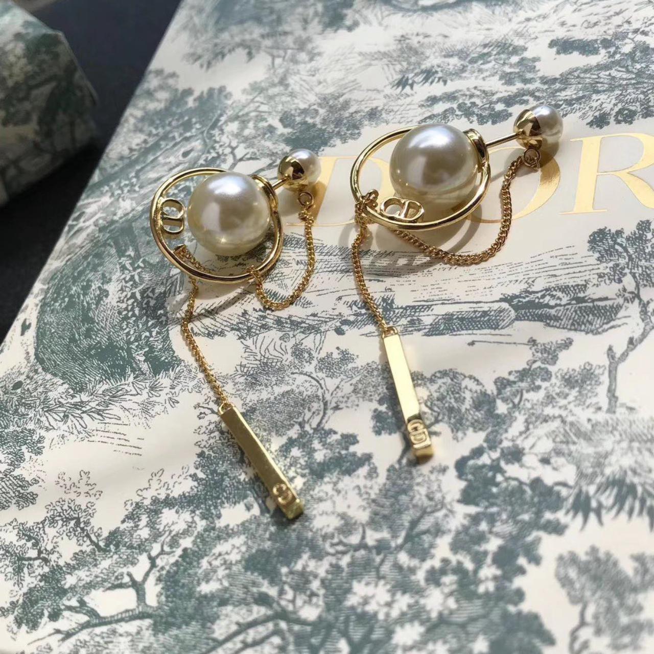 Dior pearls with tassel earrings - Depop