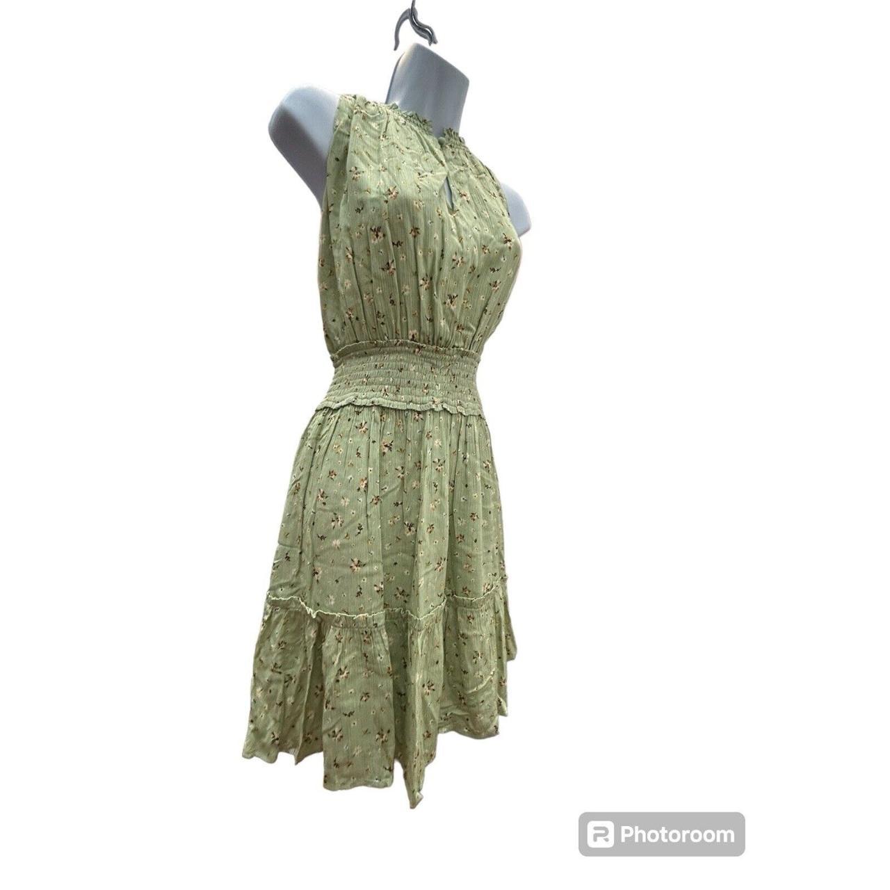 Doe & Rae Sage Floral Woman’s Sleeveless Dress,... - Depop