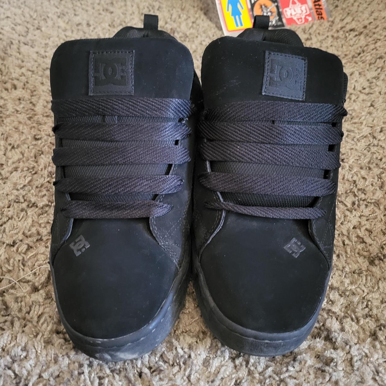 DC shoes size mens 14 Only worn 3 times Throw me... - Depop