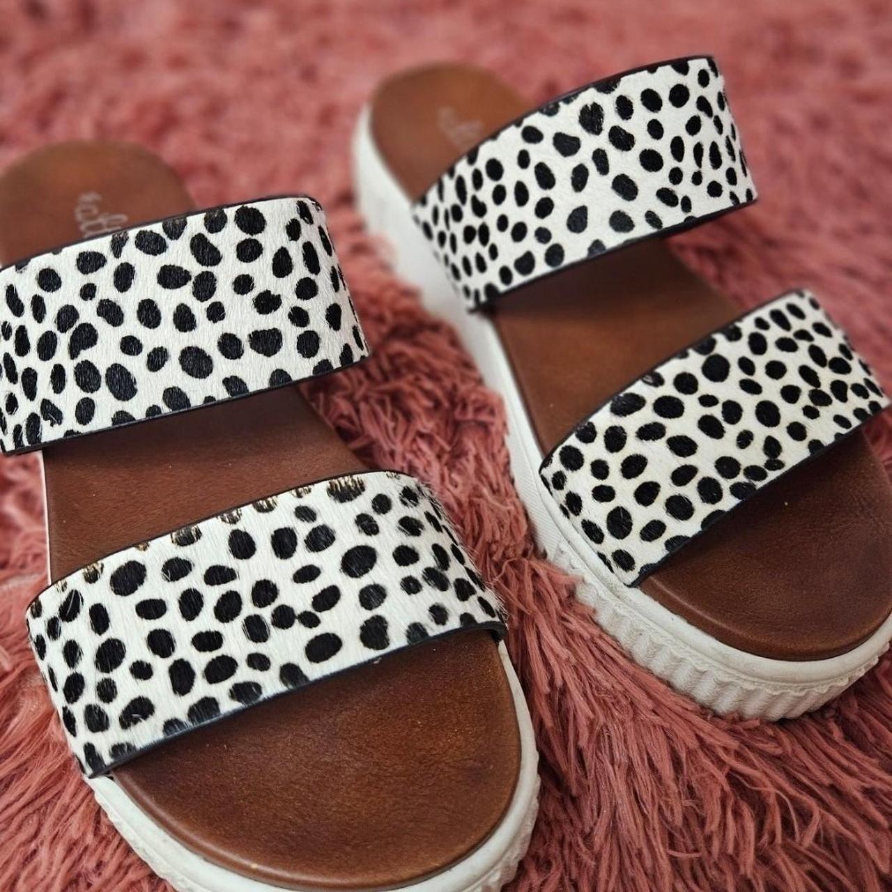 Super comfortable Altar'd State fur print sandals.... - Depop