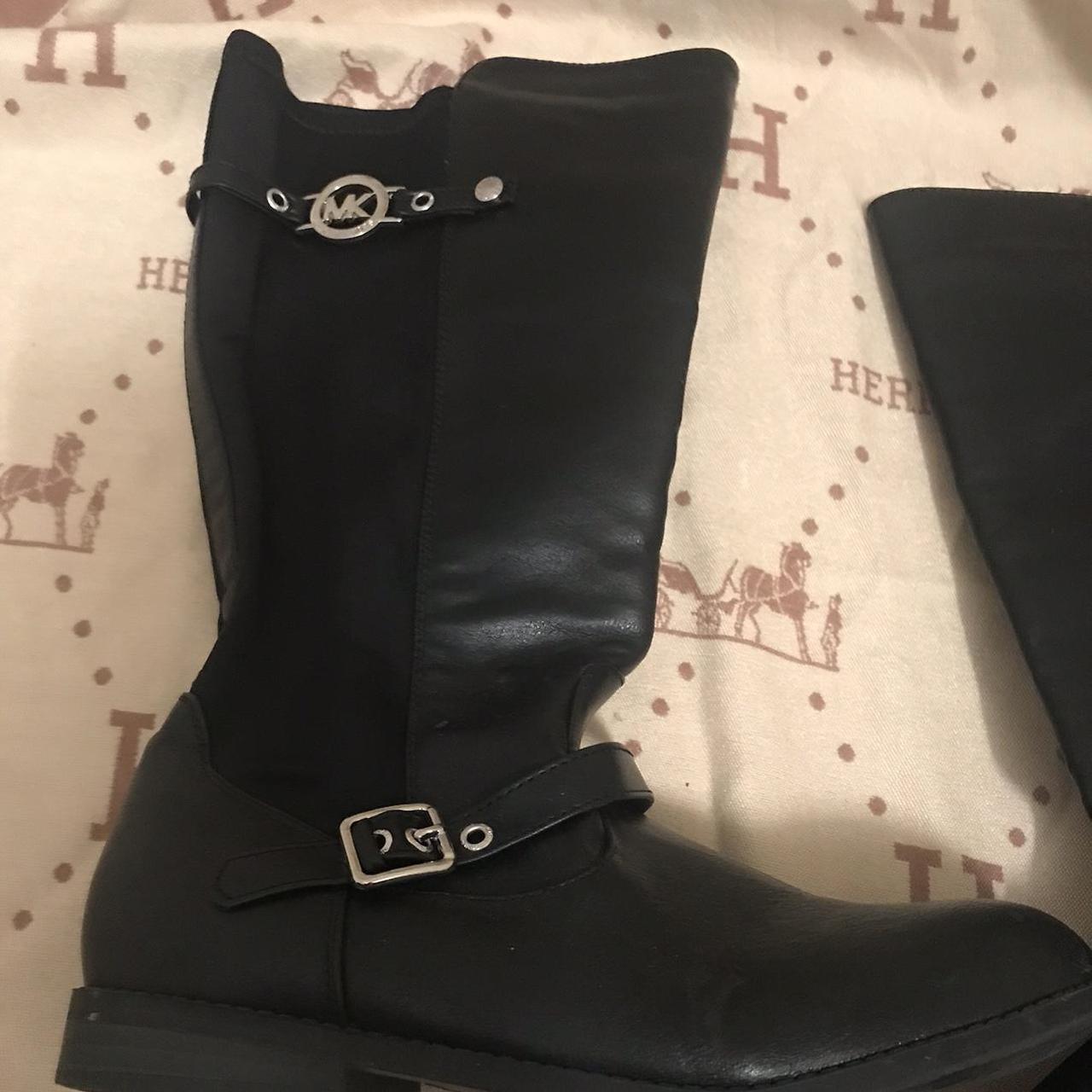 Micheal Kors boots size 61/5 - Depop