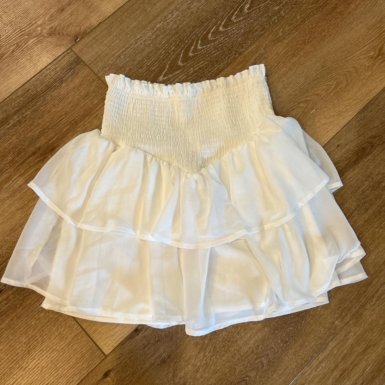 BRAND NEW/NEVER WORN White ruffle skirt with elastic... - Depop