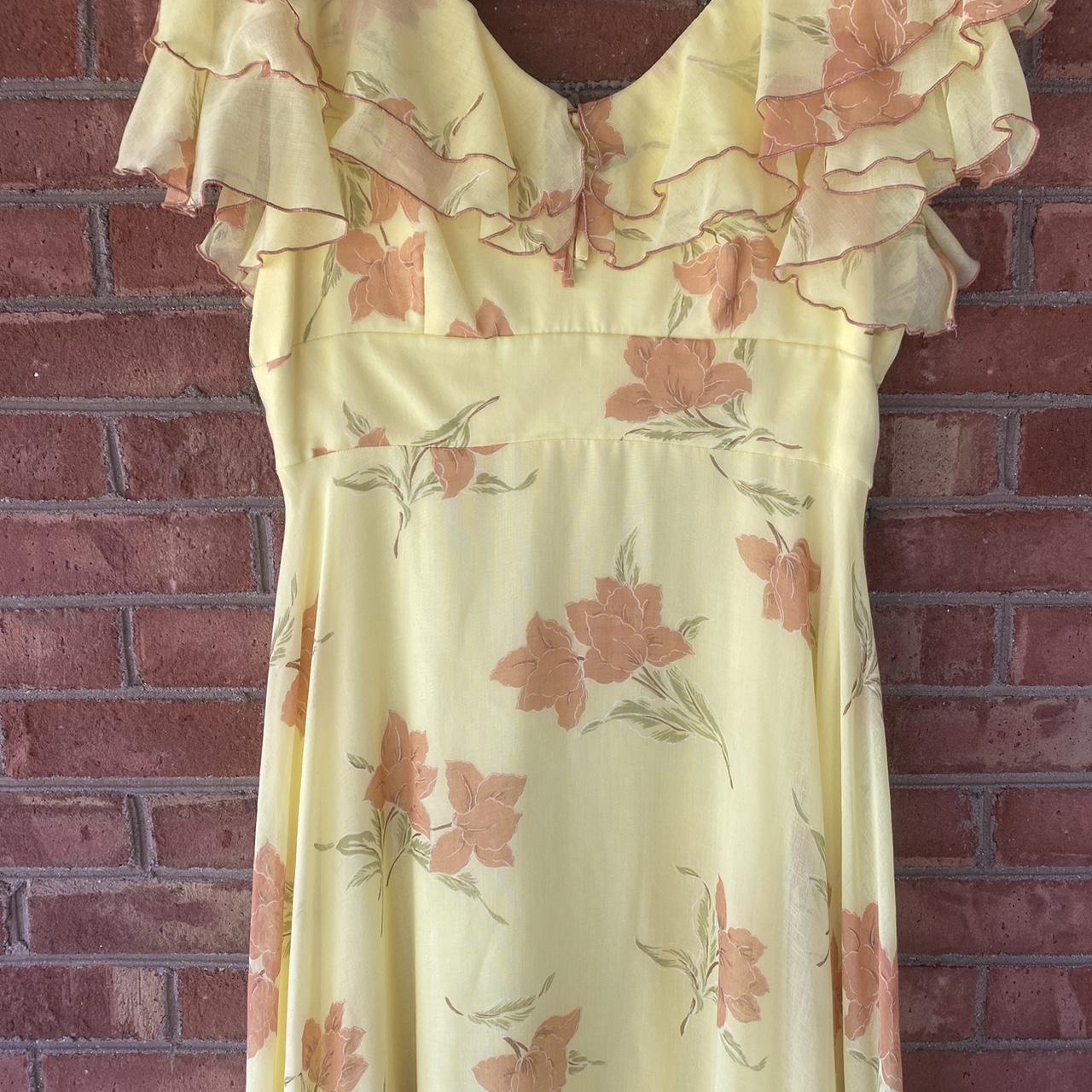 Beautiful and elegant 70s original vintage yellow... - Depop