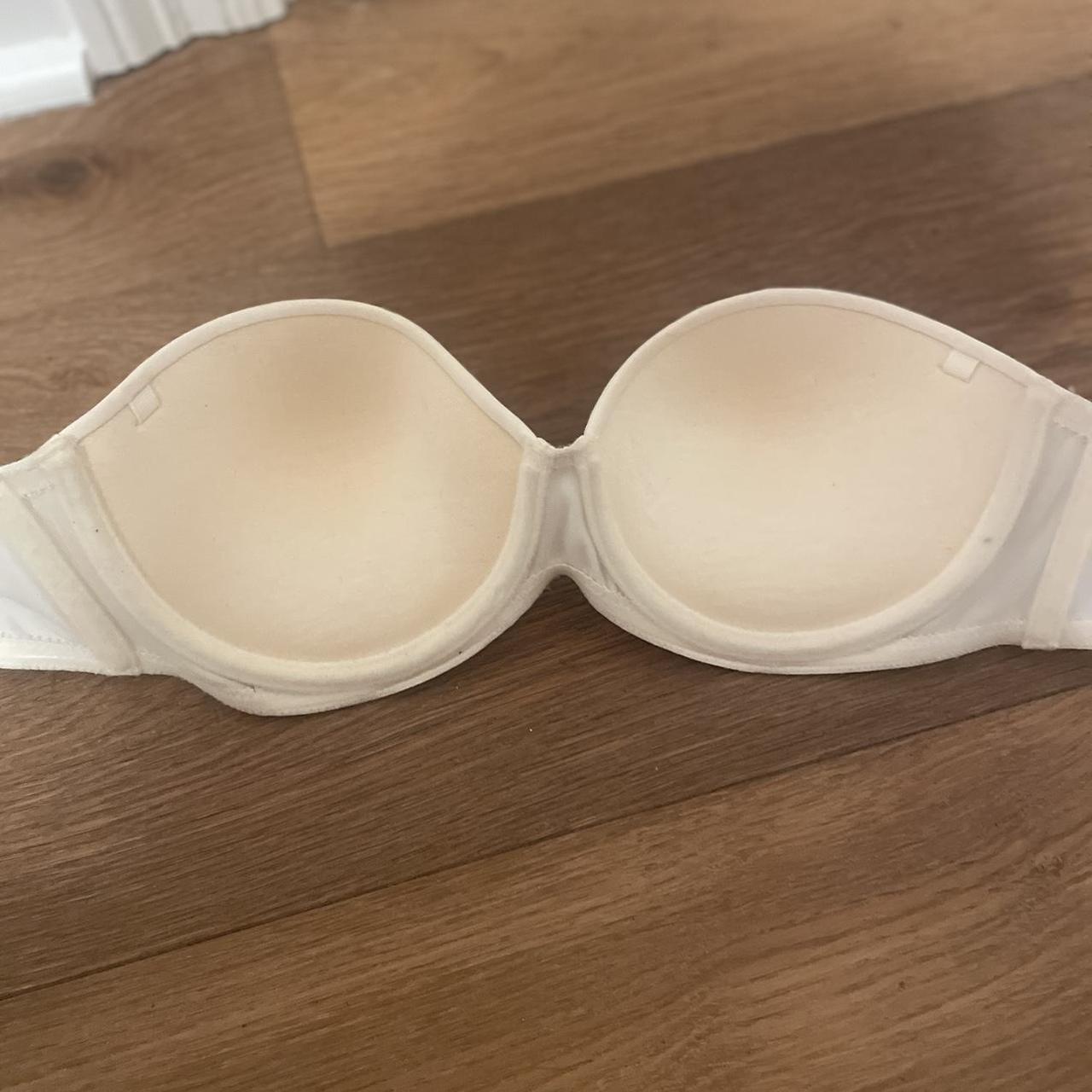 Calvin Klein cream strapless bra, light stain - Depop