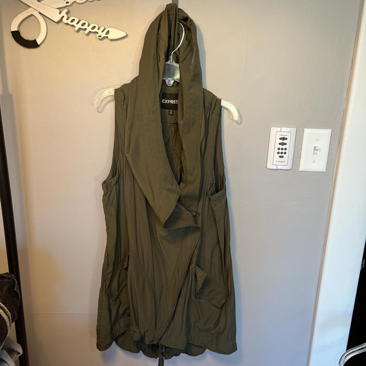 Express vest - Depop