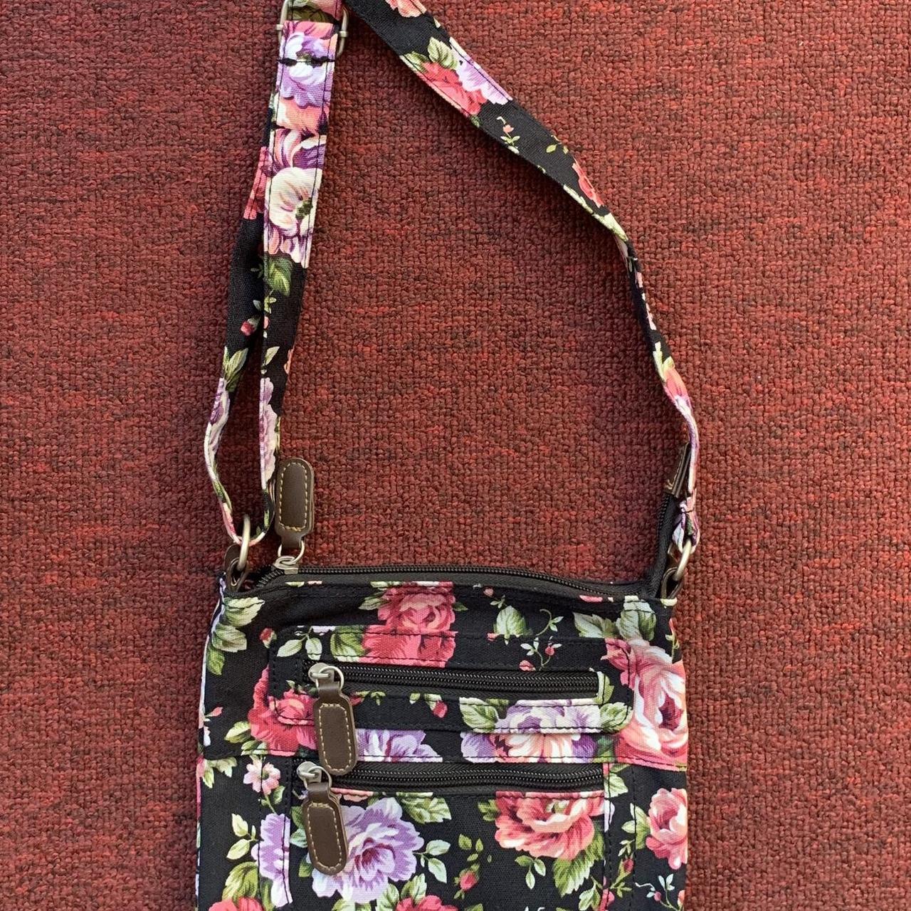 🌺 Floral crossbody bag Zippers are perfect Lots... - Depop
