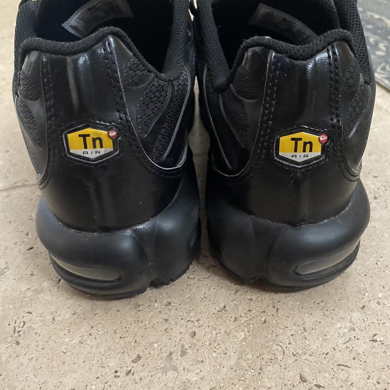 Black Nike tn - Depop