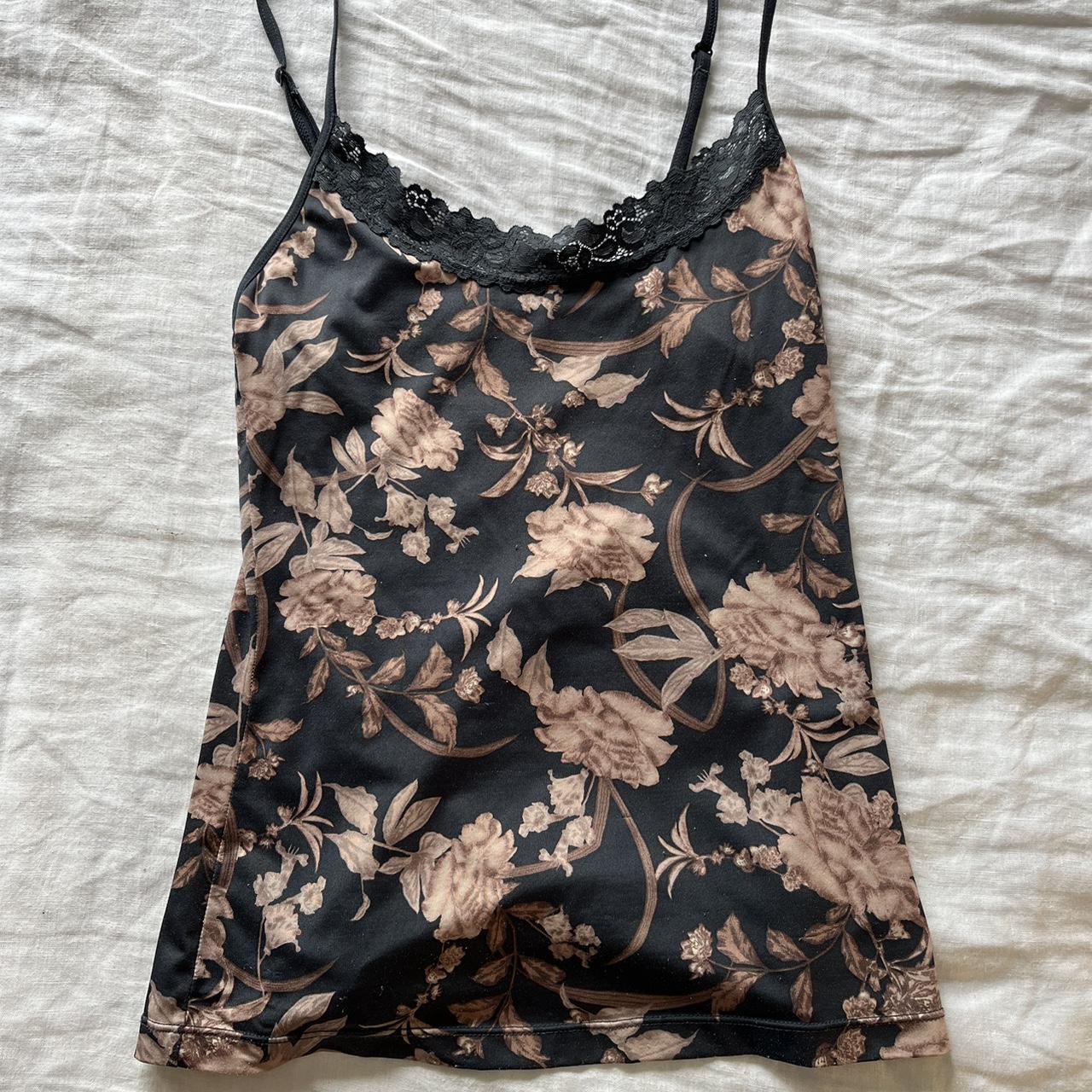 CUTEST TANK with lace details has stretch super y2k... | Depop