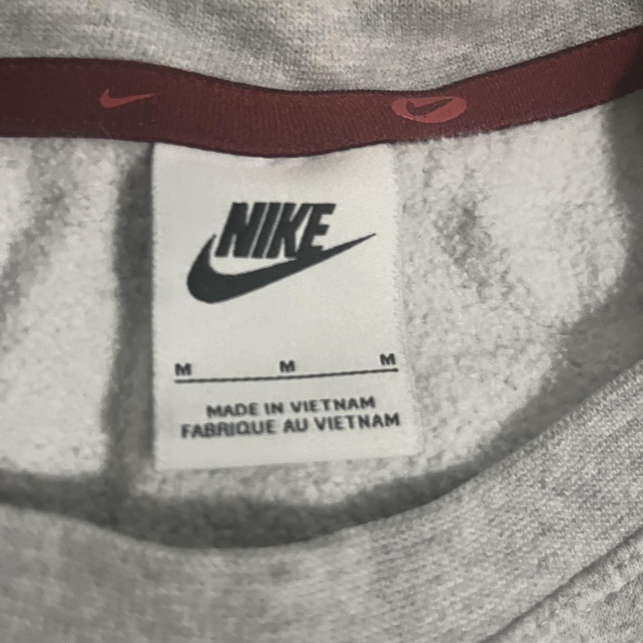 grey nike crew neck - Depop