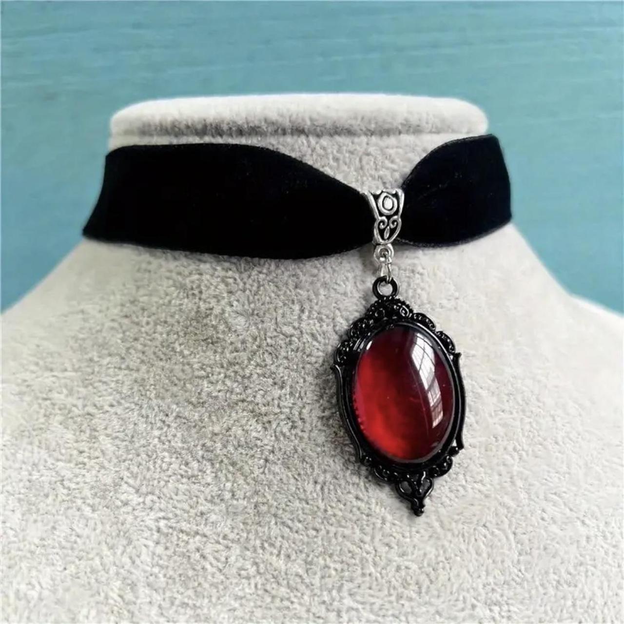 Vampire choker store