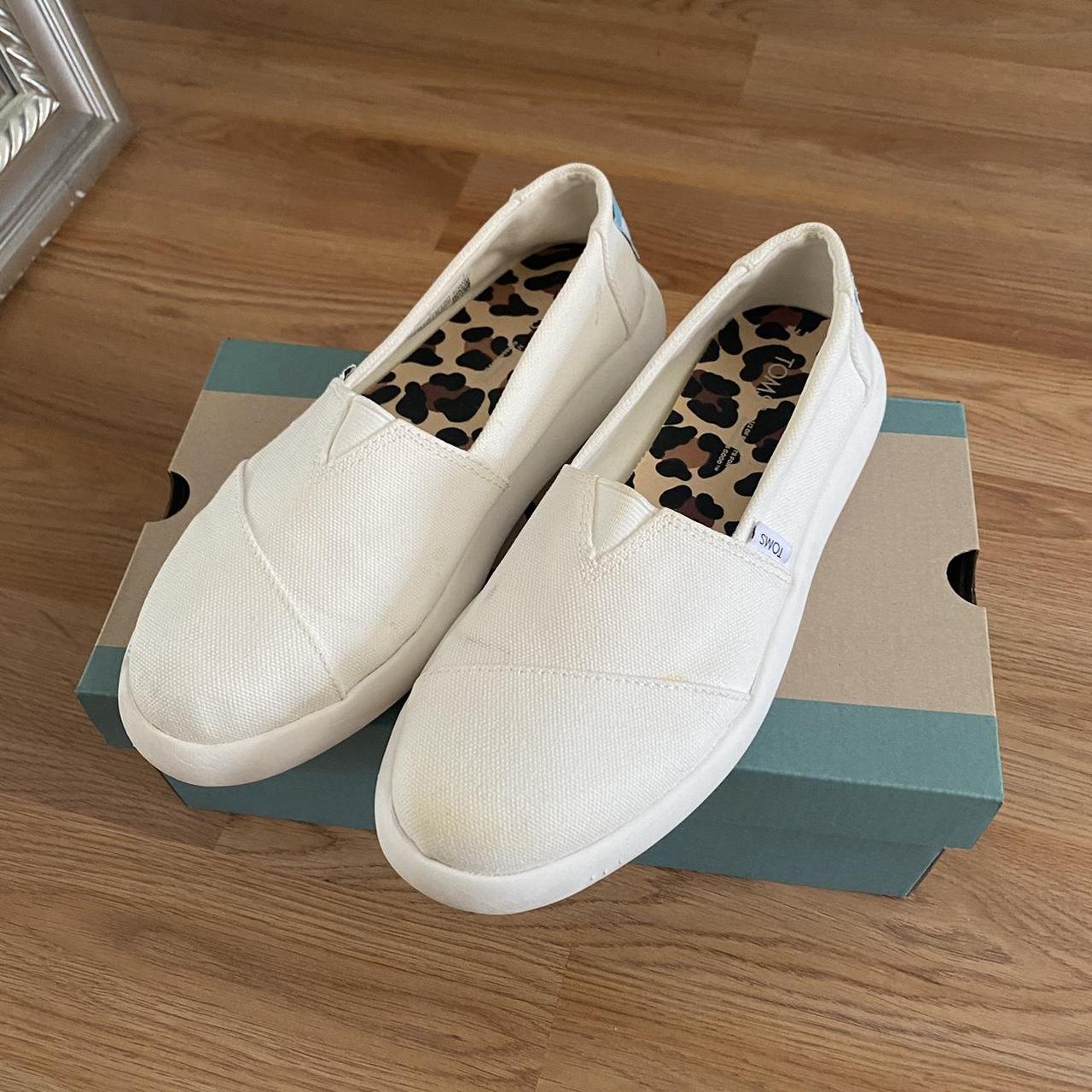 TOMS Women's White Loafers | Depop