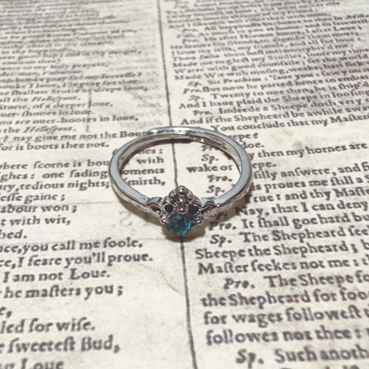 This is an open adjustable ring that fits perfectly... - Depop