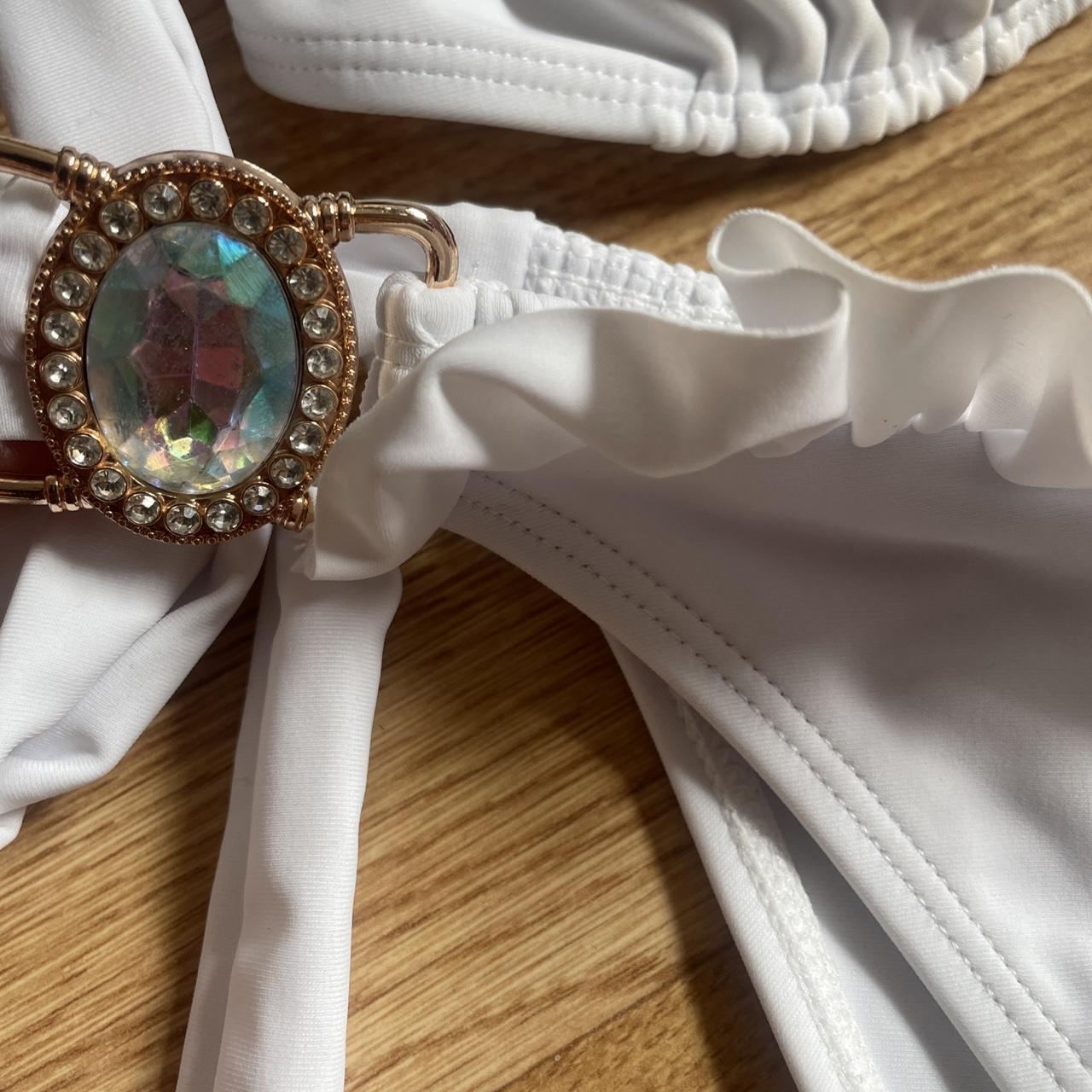 Moda mind white bikni Size small top & bottom - Depop