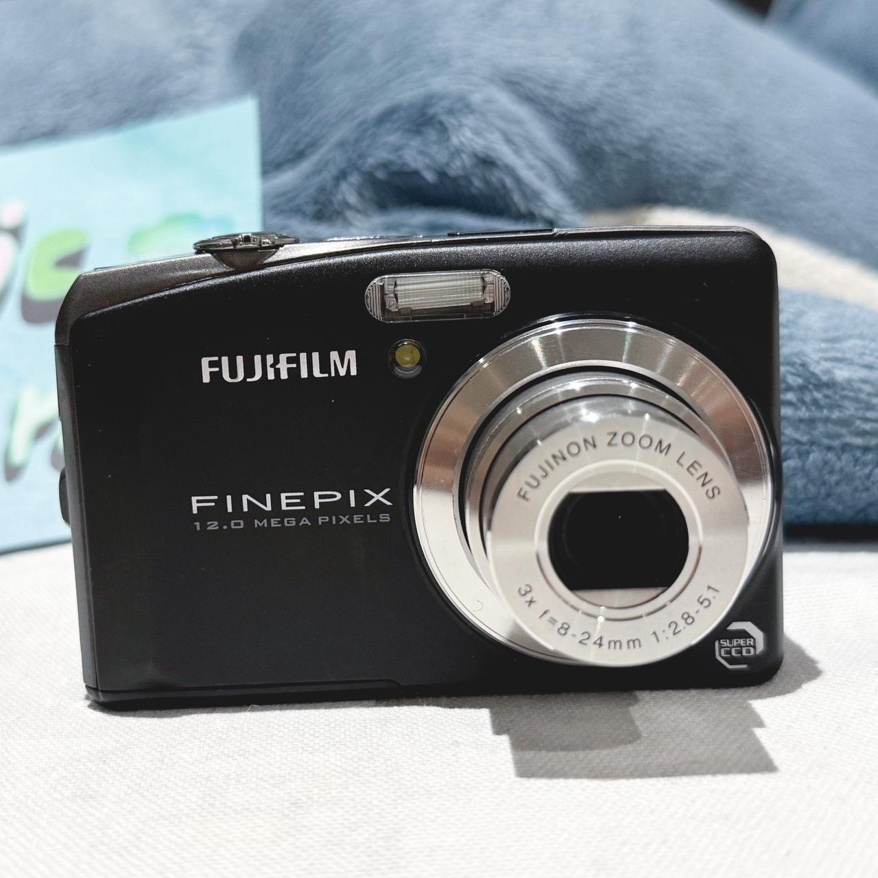 Fujifilm FinePix F601 The Fujifilm FinePix F601... - Depop