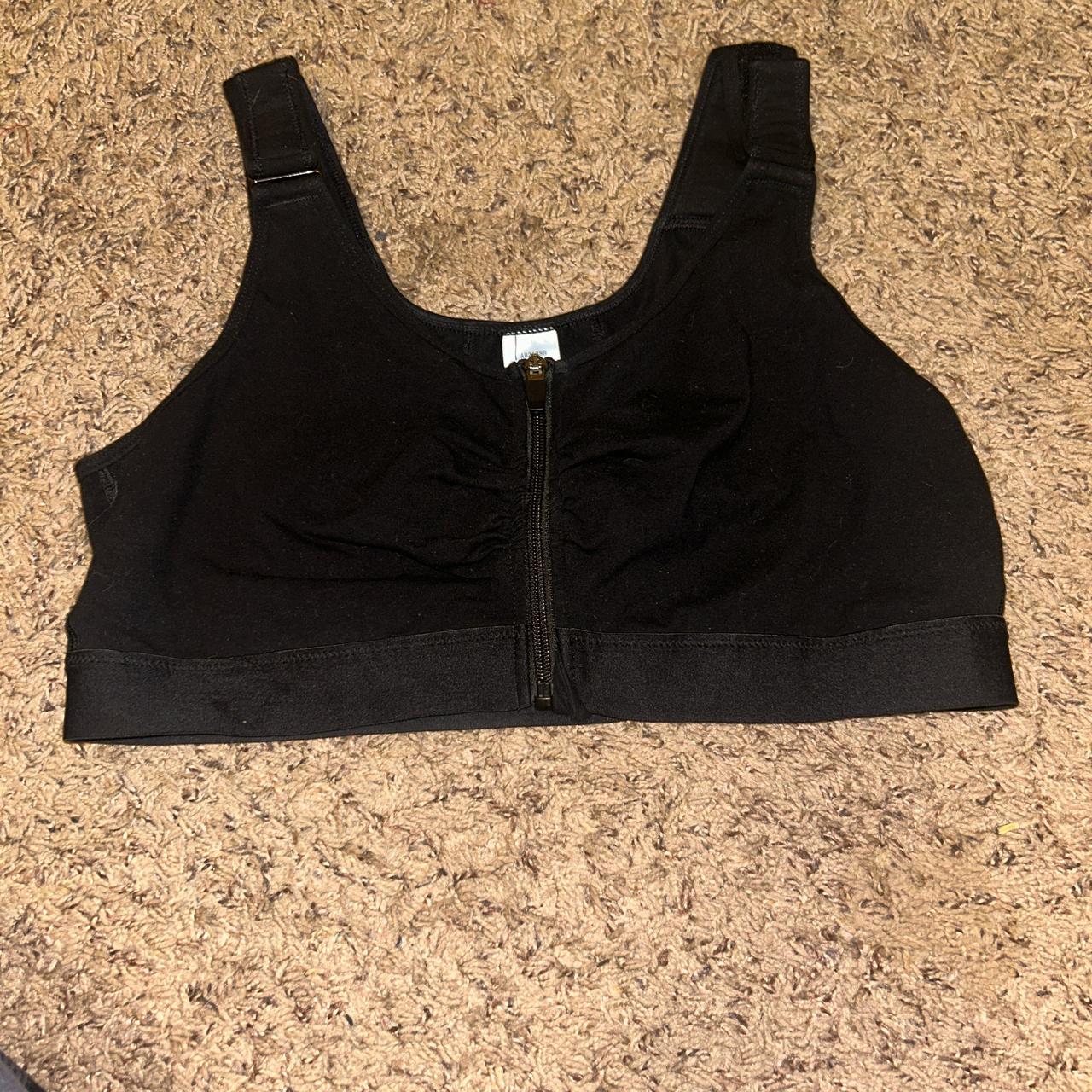 Zip up sports bra with adjustable straps - Depop