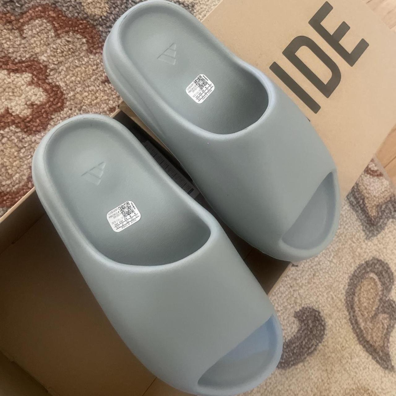 Women’s Yeezy slides size 8 - Depop