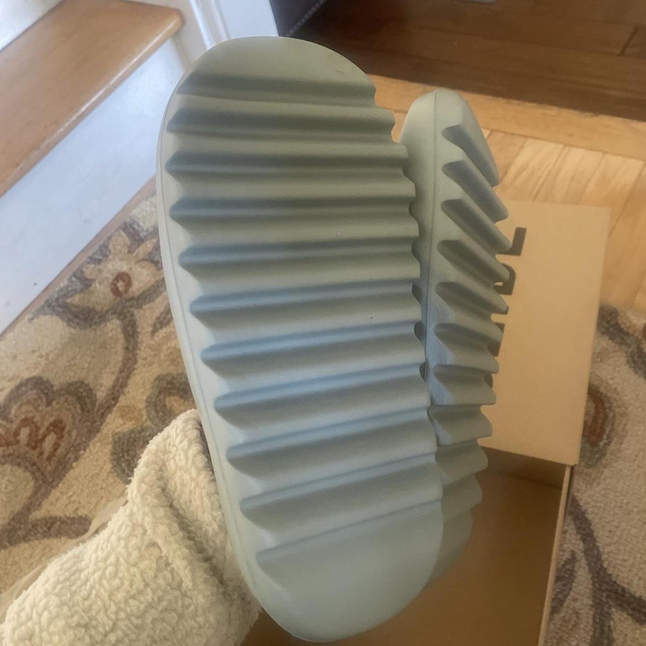 Women’s Yeezy slides size 8 - Depop