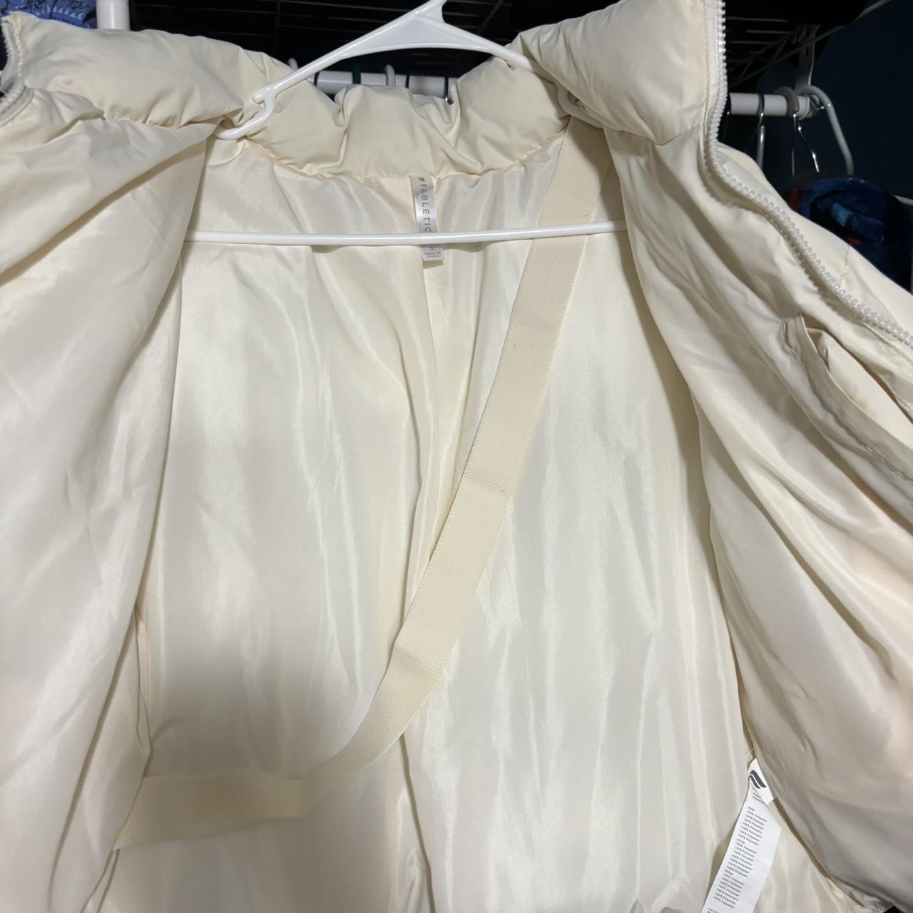 FABLETICS white puffer •size small •SO COMFY + PUFFY - Depop