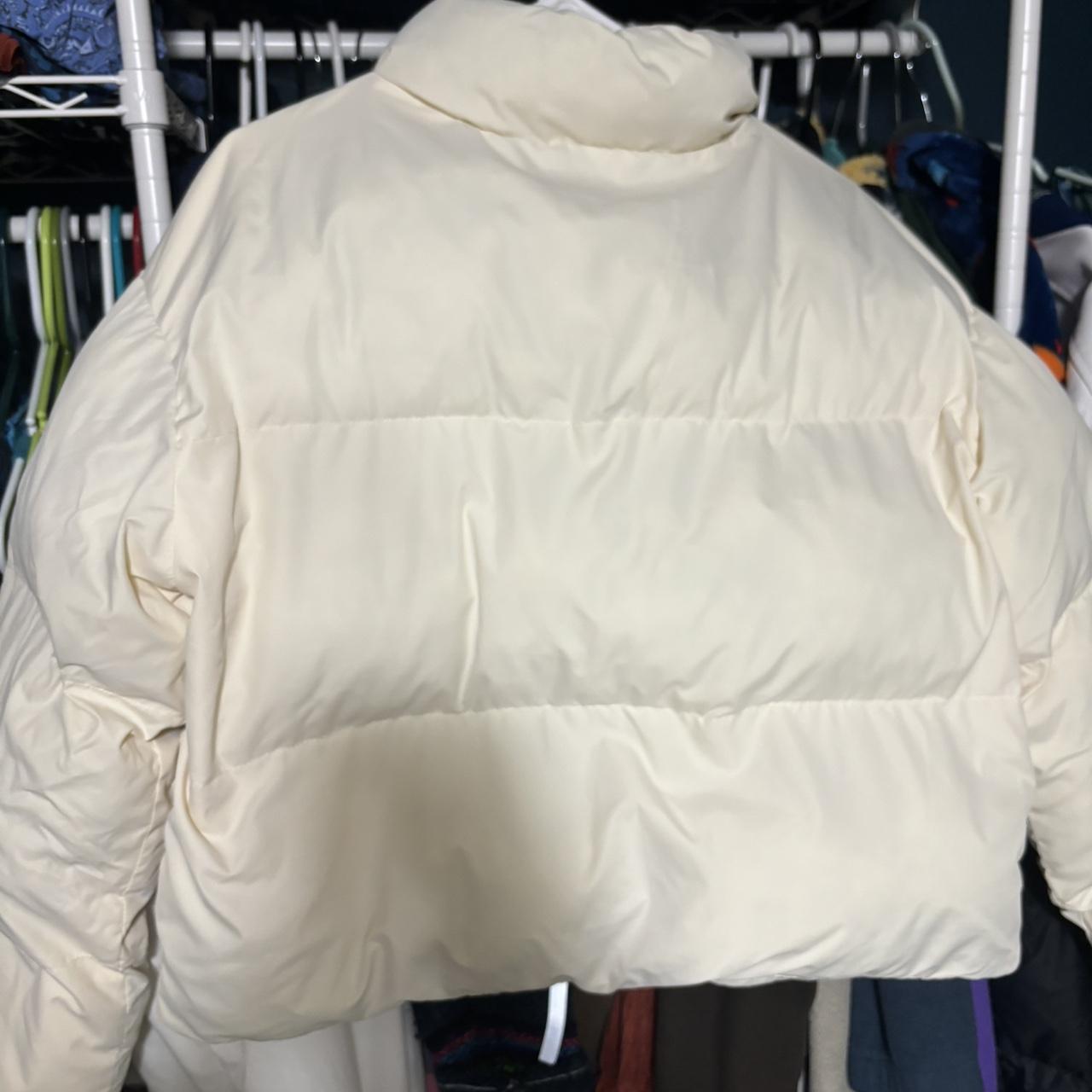 FABLETICS white puffer •size small •SO COMFY + PUFFY - Depop