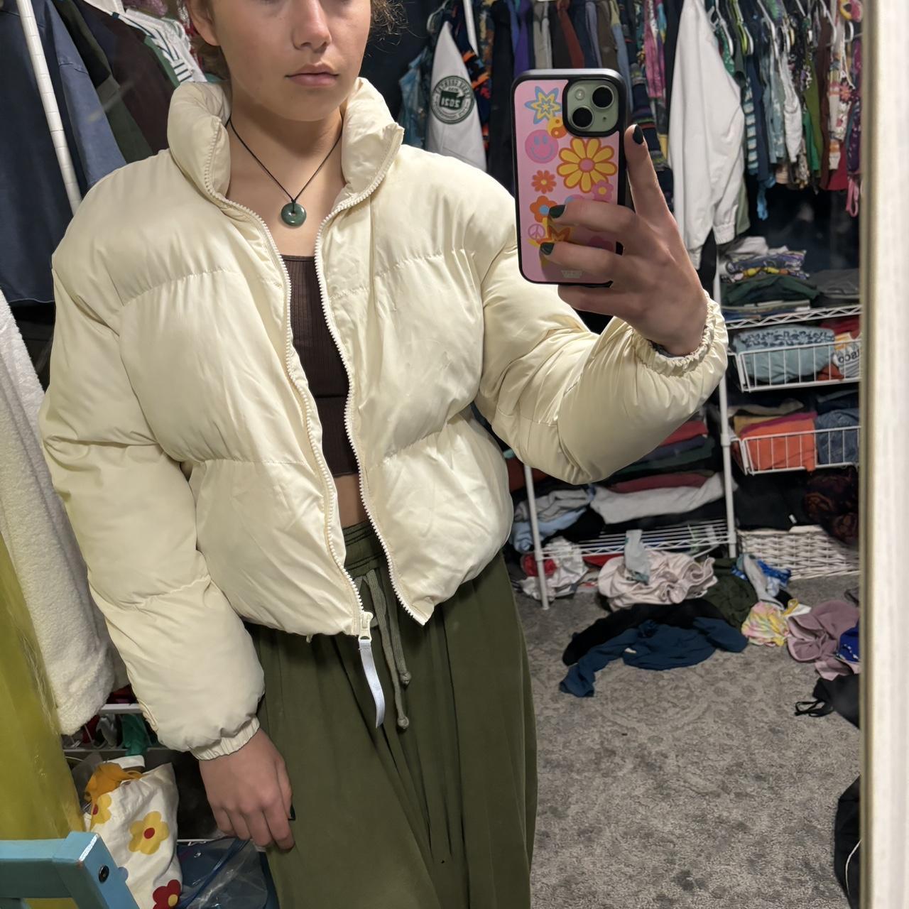 FABLETICS white puffer •size small •SO COMFY + PUFFY - Depop