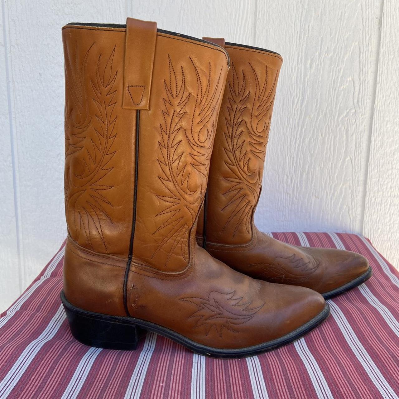 Vintage Acme cowboy boots Size 9.5 In good... - Depop