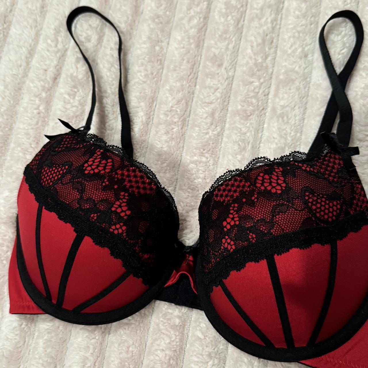 💗 NWOT H&M red lace push up bra 🦢 SIZE: 34C #punk... | Depop