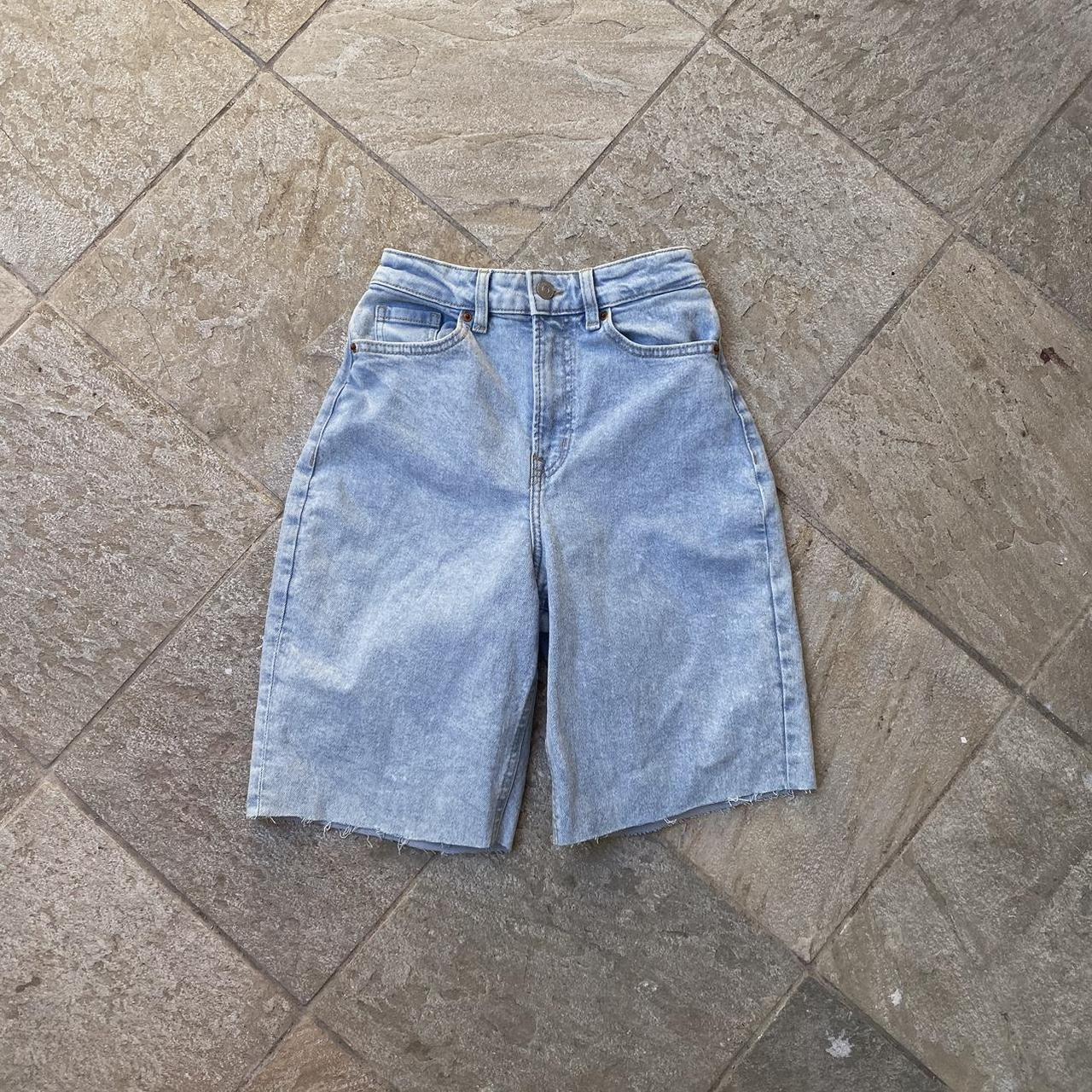 light wash jorts . fits a size S . *dm for... - Depop