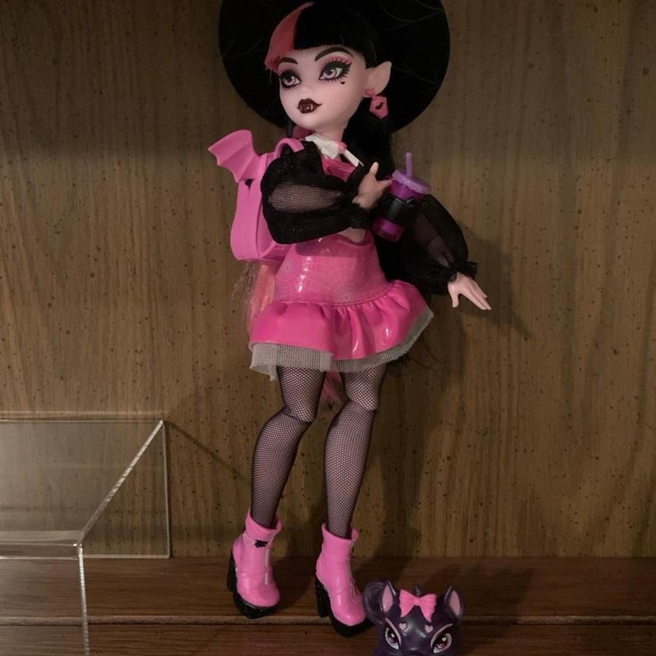 Core Refresh Draculaura Complete with her pet!... | Depop