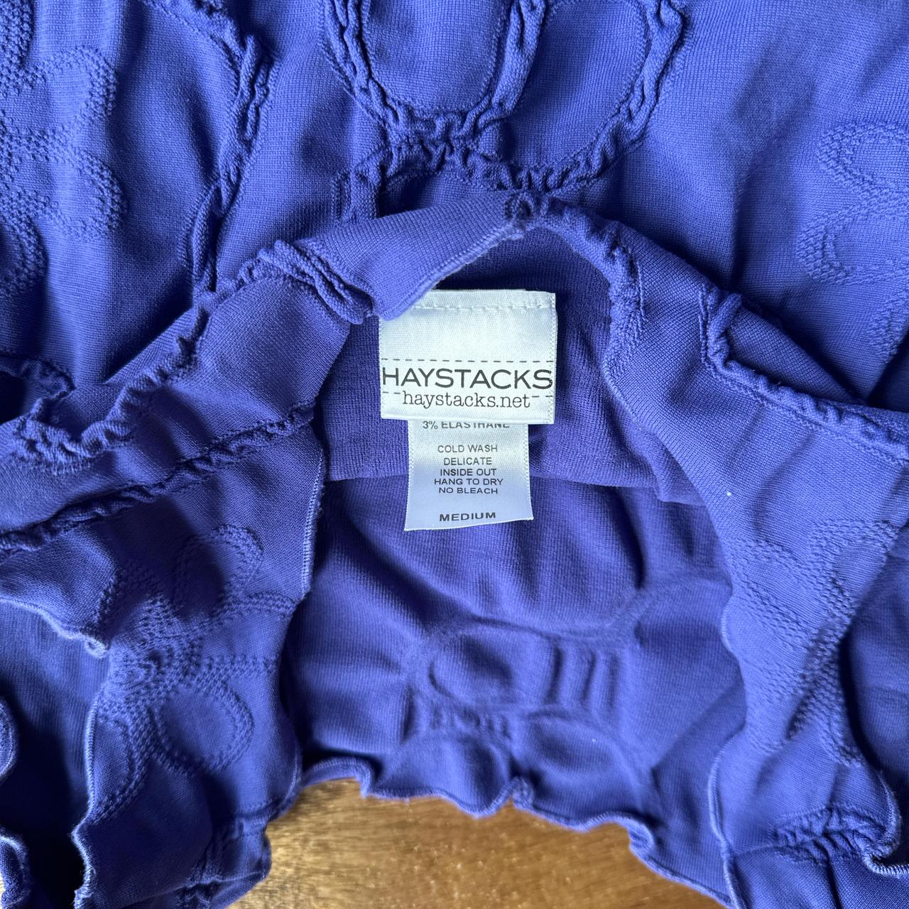 Haystacks textured floral stitch tank top size... - Depop