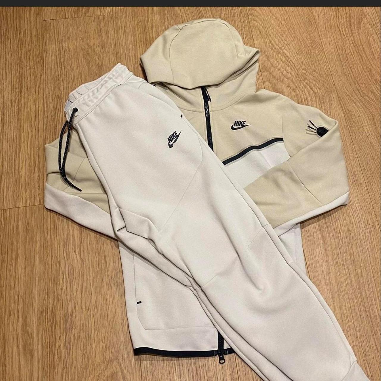 Medium Nike tech cream - Depop