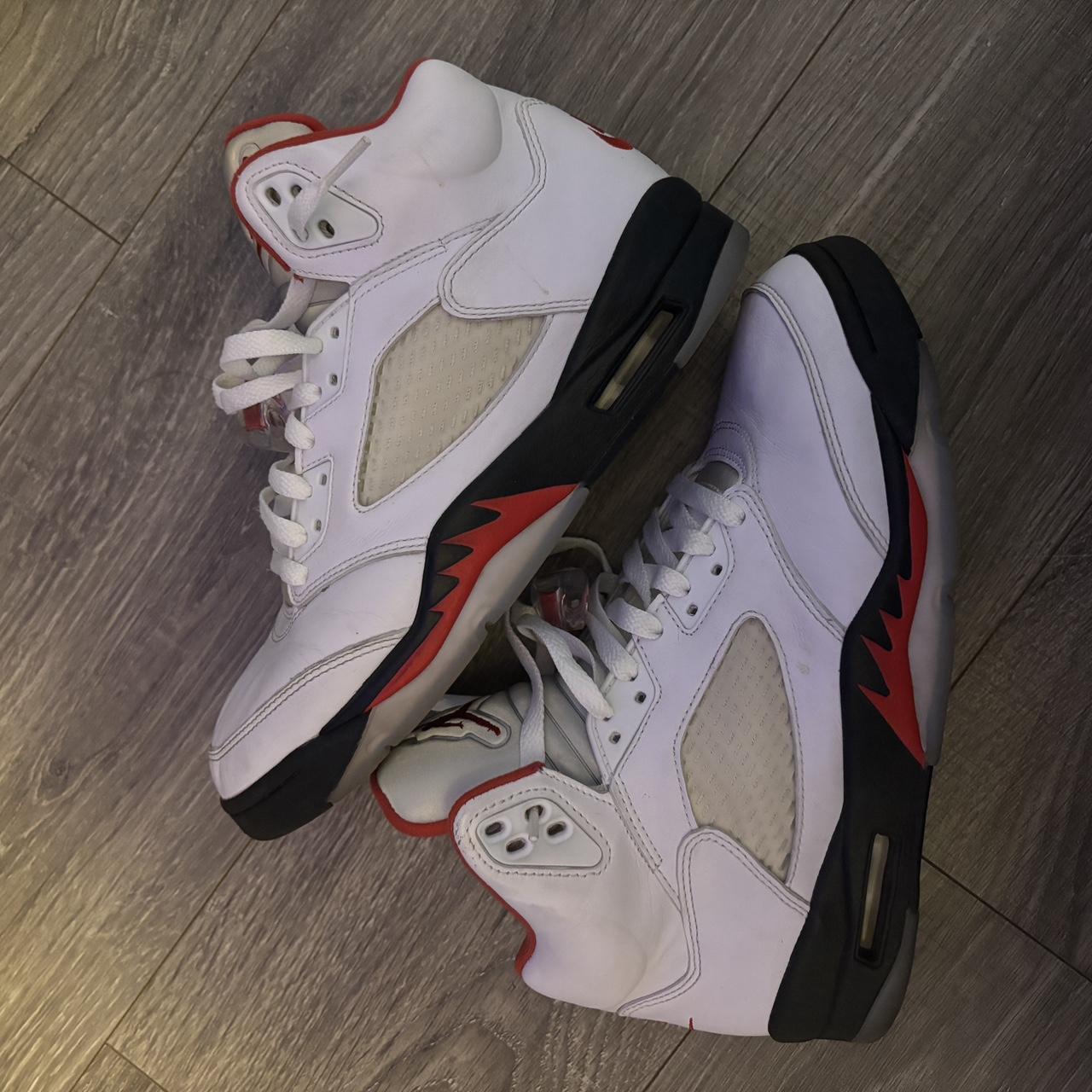 Fire red 5s Sz 8 Comes with box - Depop