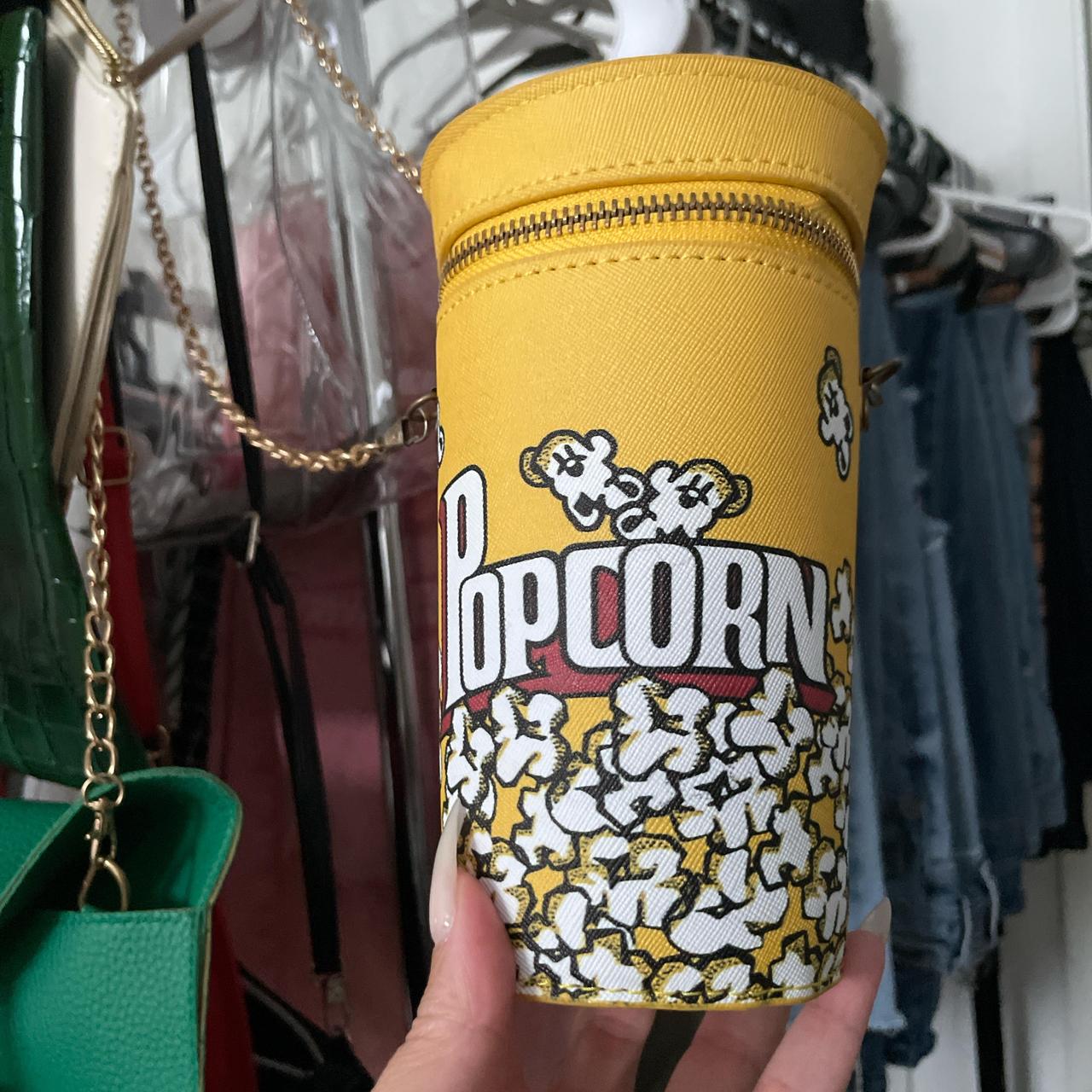 Popcorn purse, gold strap - Depop